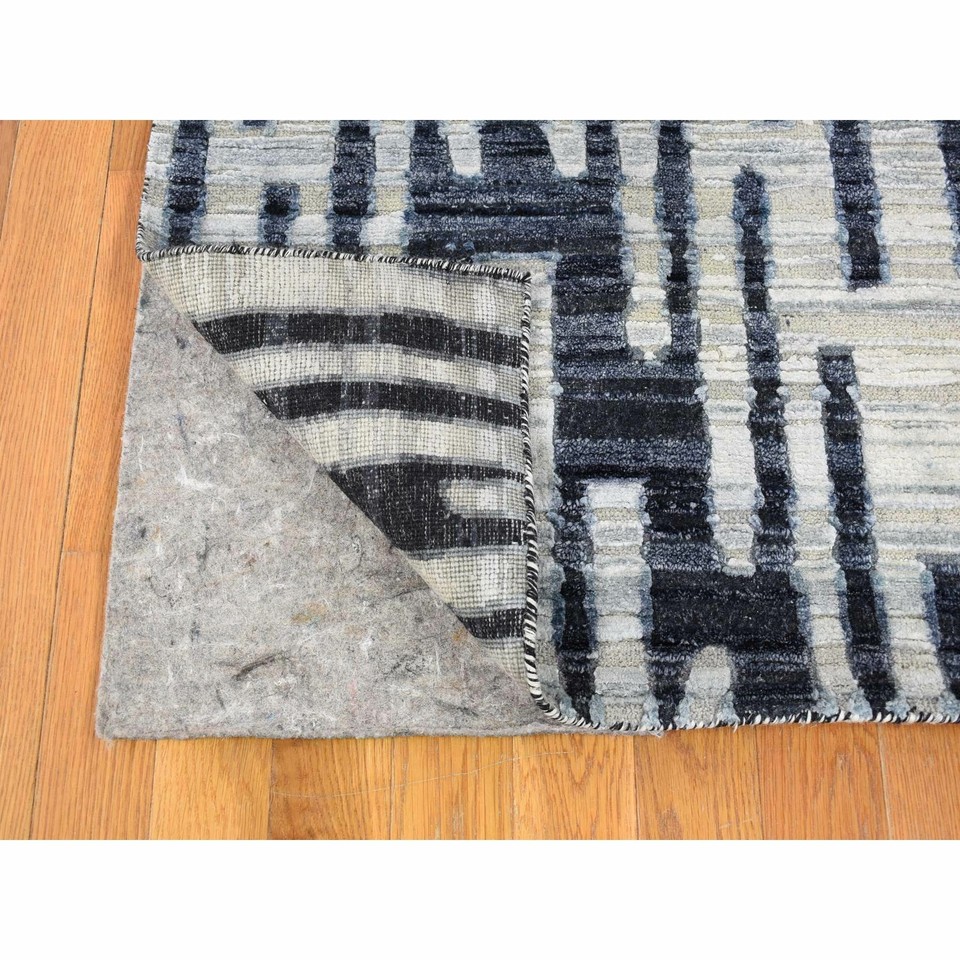 8'x10'1" Zig Zag Design Black and White Pure Silk and Textured Wool Rug ...