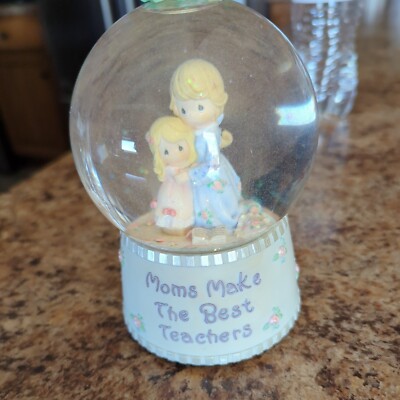 Precious Moments 2002 Snow Globe...Mom's Make The Best Teachers | eBay