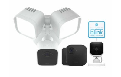 Blink Floodlight 3 Camera Bundle & Yard Sign Indoor and Outdoor Cameras ...
