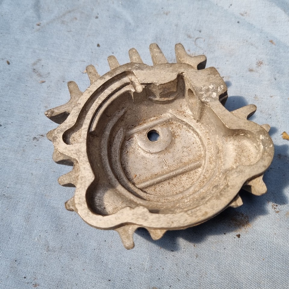 possibly HONDA PC50 PF50 ENGINE CYLINDER HEAD ROCKER COVER 12301-081 ...