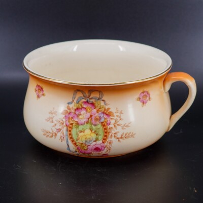 Chamber Pots - Roses Chamber Pot