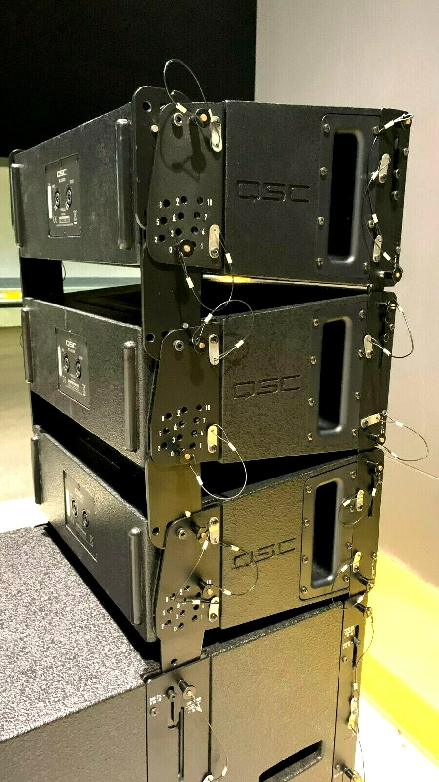 QSC WIDELINE (4) WL-3082 (2) WL212-sw Line Array Subwoofer (2) AF3082 ...