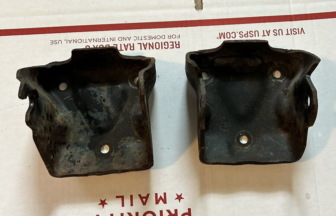 Small Block Chevy V8 Motor Mount Brackets 334602 Clam Shell 305 327 350 ...