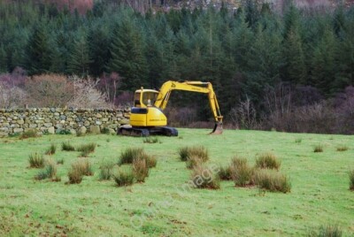 Photo 6x4 Assistant for the big stones Hawddamor Great little digger at ...
