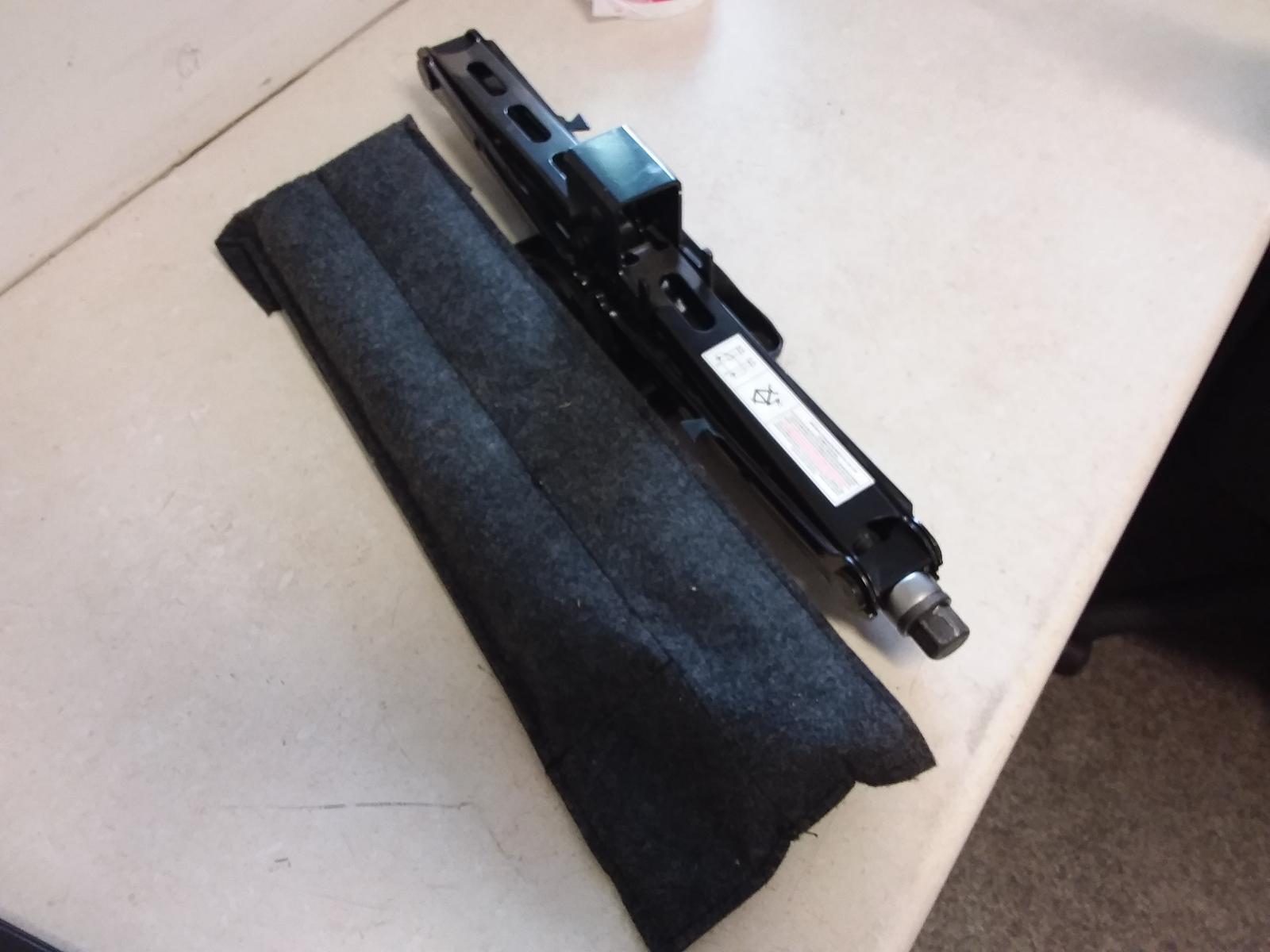 LDV G10 JACK/TOOL KIT SV7A/SV7C, WAGON/VAN, 04/15- | eBay Australia