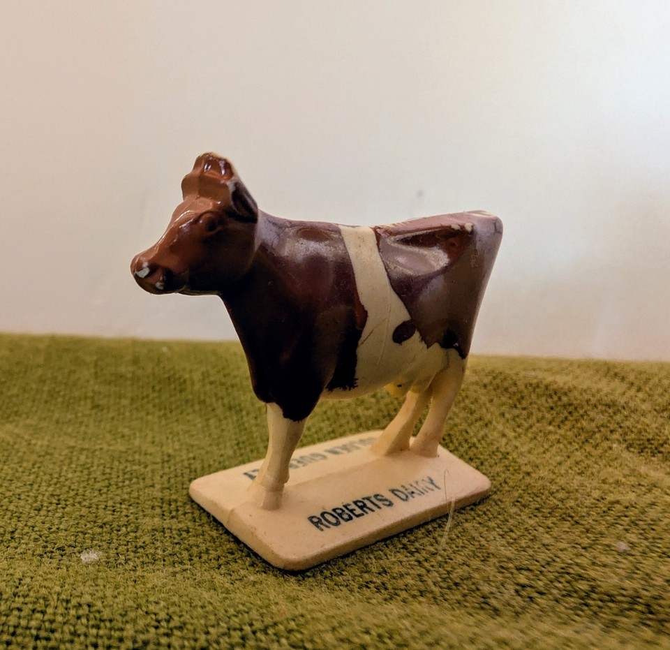 Roberts Dairy Farms Golden Guernsey Plastic Cow Fig 2⅛"Long, 1 ½" Tall ...