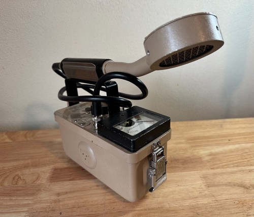 Ludlum model 3 W/ 44-9 Pancake Survey Meter Geiger Counter Tested and ...