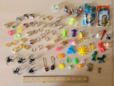 80 Vintage Vending Machine Prize Lot- Rings, Charms, Toys, Keychains ...