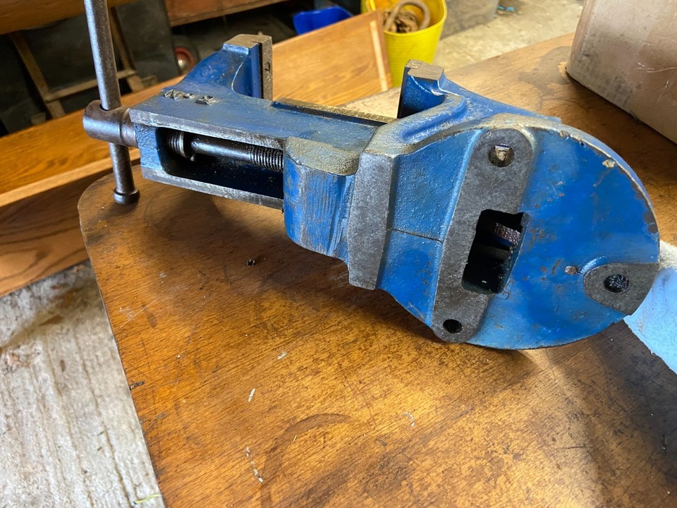 Genuine Record No. 2 bench vice in very good original condition made in ...