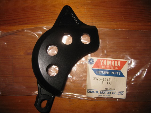 NOS Yamaha YZ 125 1979 100 IT Ritzel Schutz Sproket Guard Cover 2W5 ...