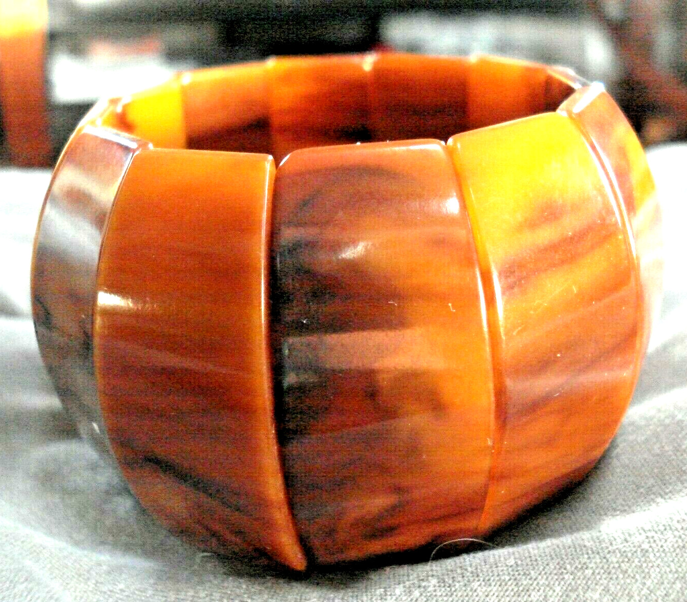 RARE 1950's CHERRY AMBER BAKELITE WIDE MARBLED SWIRLE… - Gem