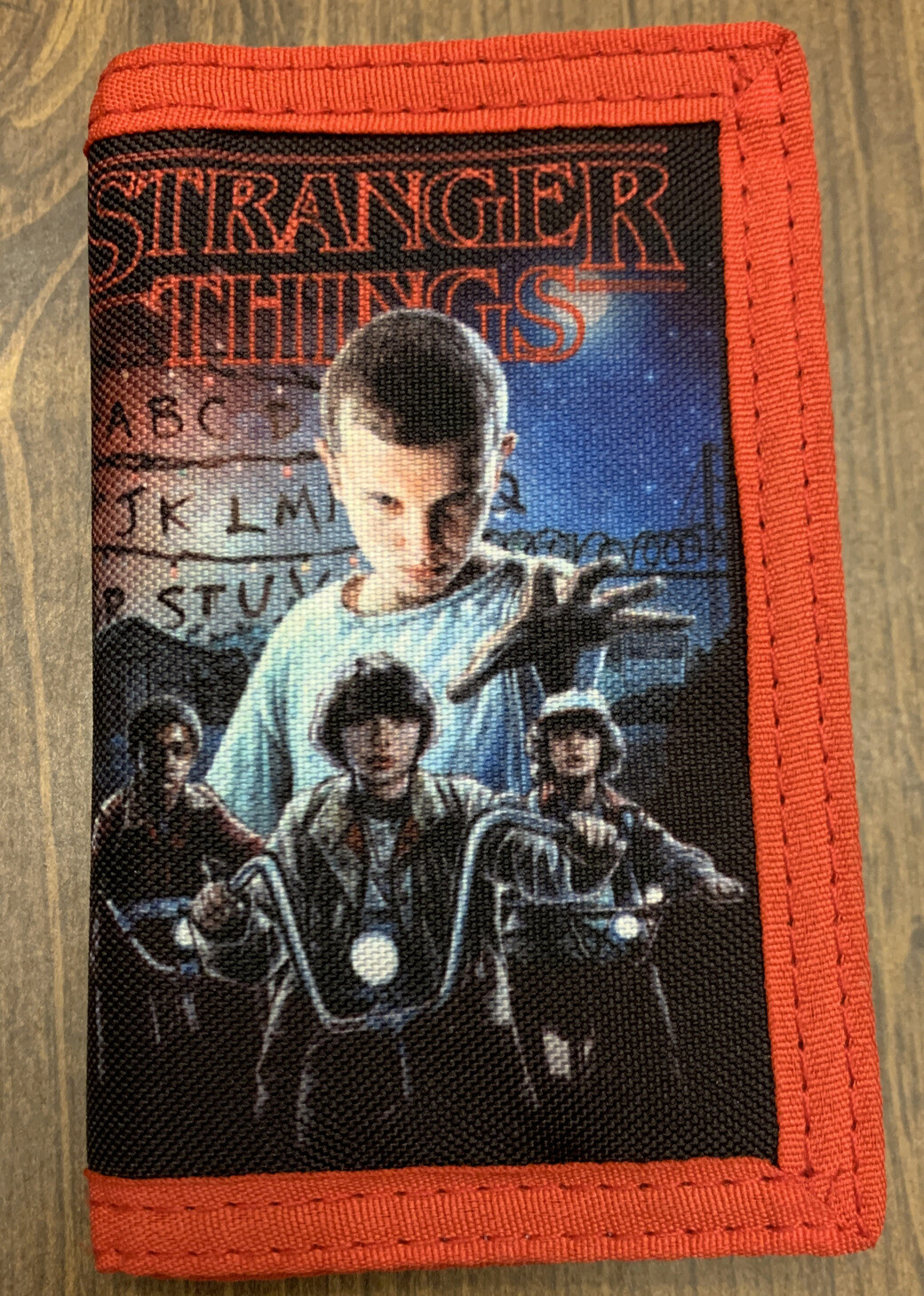 Netflix Stranger Things - Eleven w/ Raised Hand Chara… - Gem