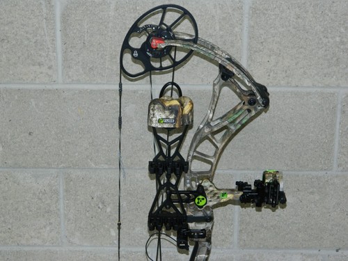 NEW Loaded BOWTECH Solution Bow Package- 50 to 60 lb- 25 to 30 ...