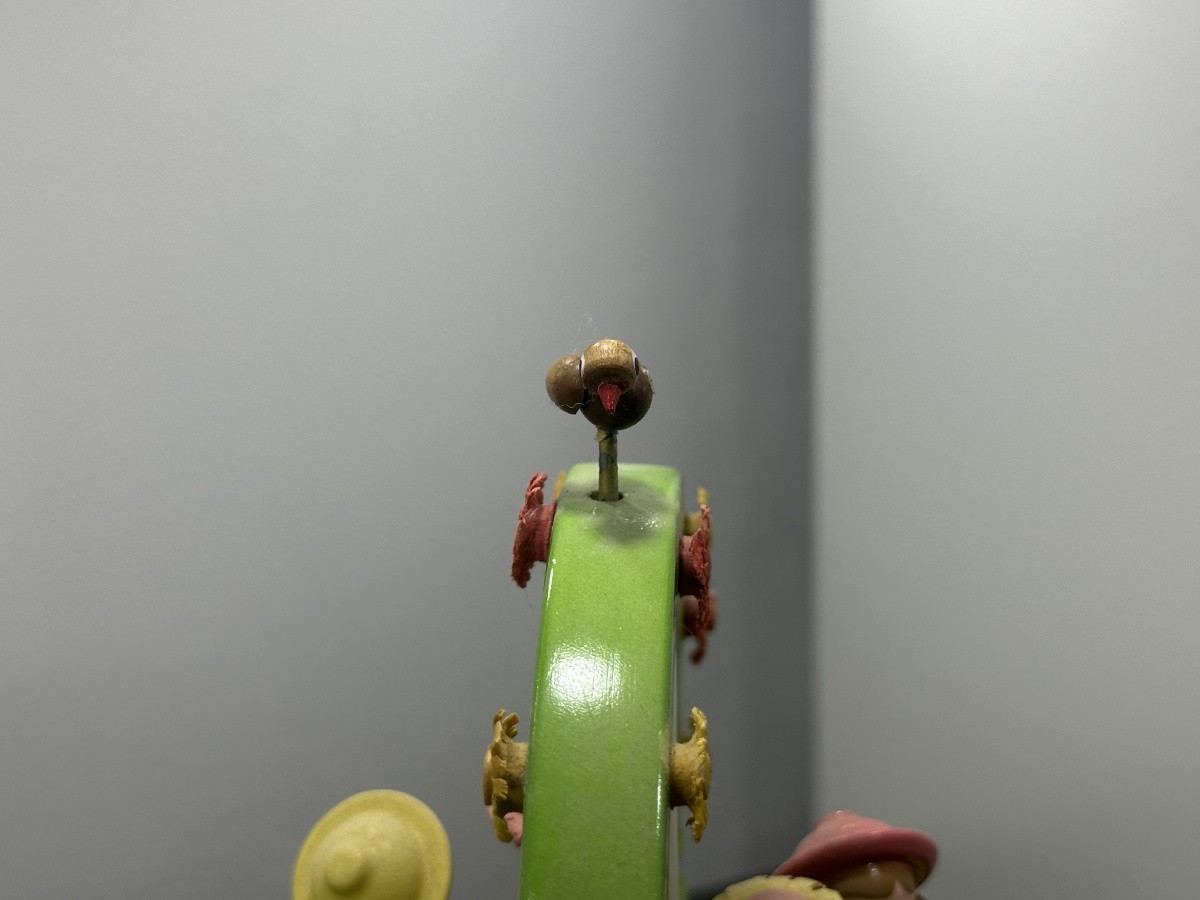 Erzgebirge Figur Spieluhr Höhe: 18 cm. Ø: 13,5 cm. Zustand siehe Fotos ...