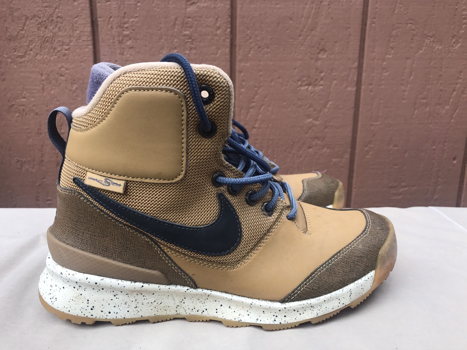 NIKE STASIS ACG GS SHOES SIZE US 5Y EUR 37.5 HAYSTACK NAVY YELLOW ...