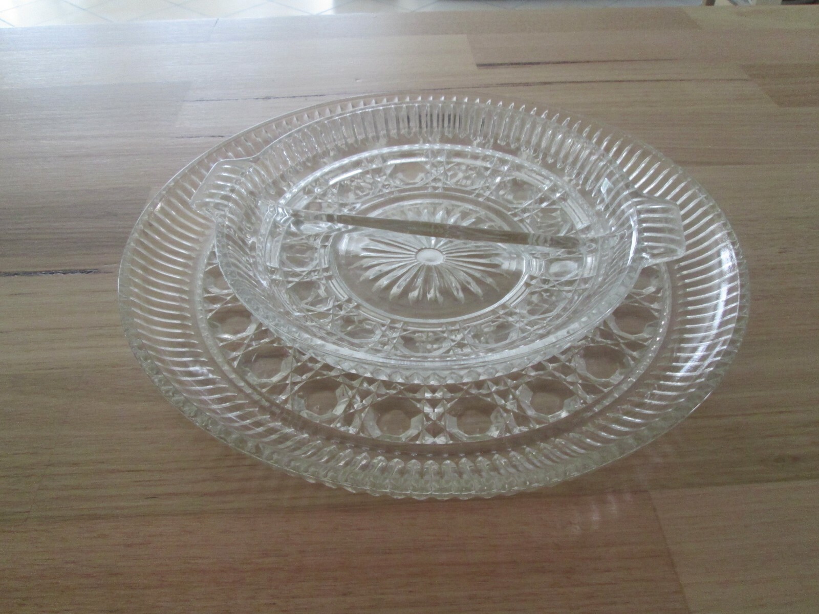 2 Stunning Matching Crystal Glass Serving Trays 1x 28cm Large 1 x 19cm ...
