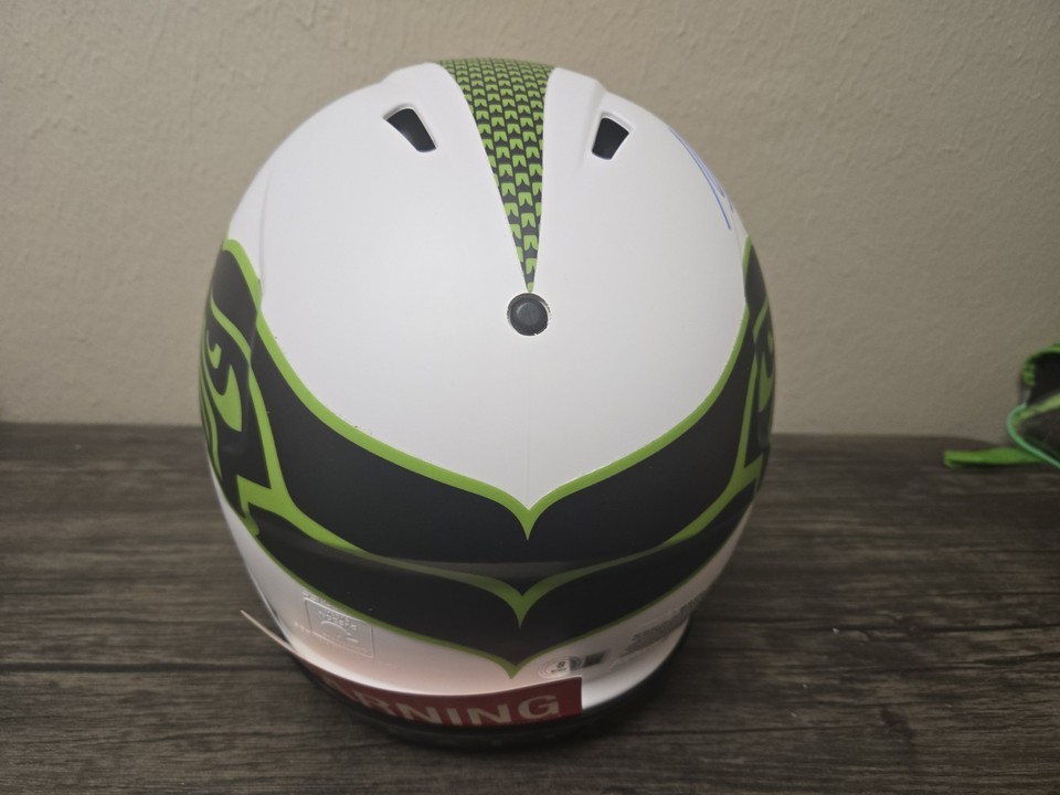 Seattle Seahawks Kenneth Walker III Autographed Helmet Beckett ...