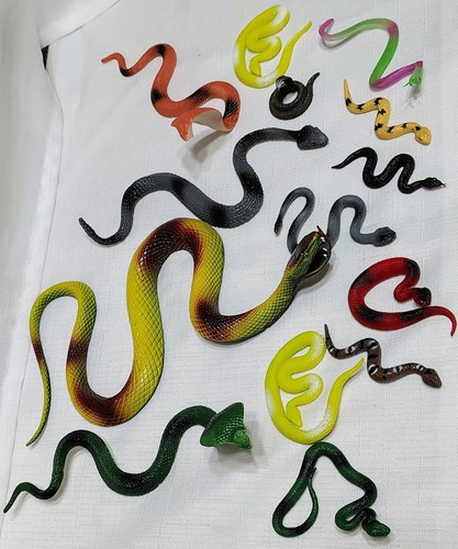 Lot Of 14 Rubber Plastic Toy Snakes Animal Figures Large & Small Mixed ...