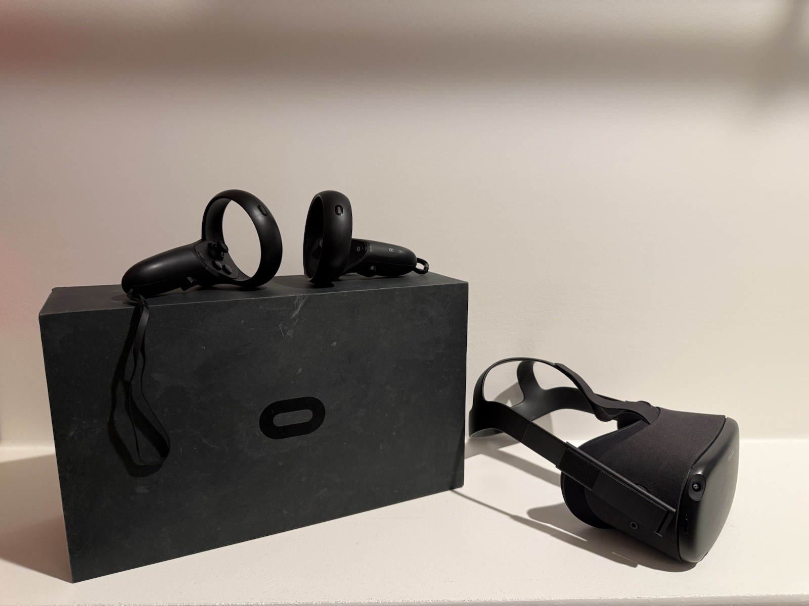 Oculus Quest 1 VR Headset – Complete in Box, Tested, Controllers ...