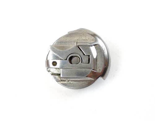 VINTAGE SINGER FEATHERWEIGHT 221 222K SEWING MACHINE BOBBIN CASE ...