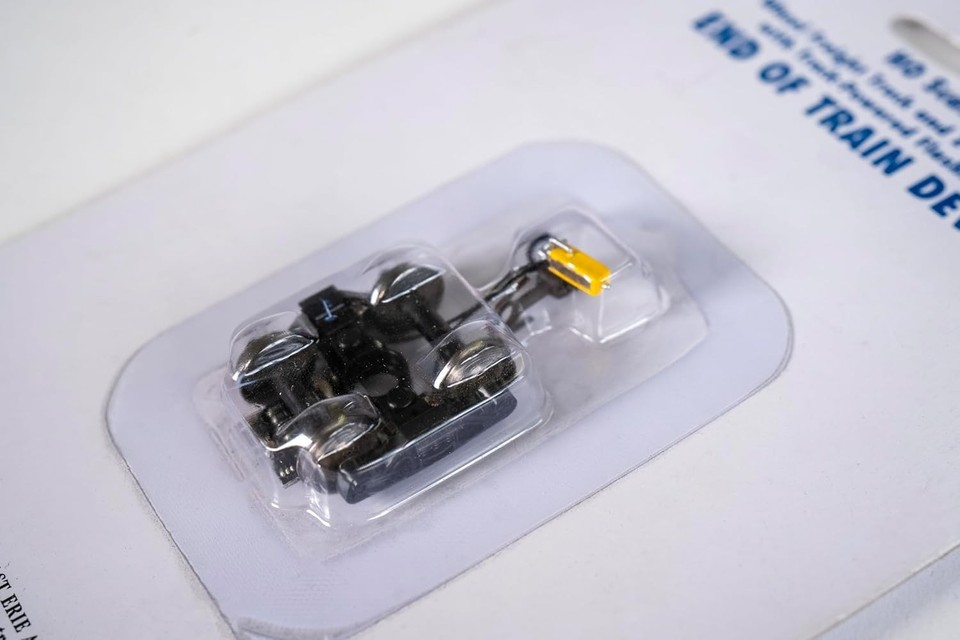 Trains End of Train Device with Track-Powered Flashing LED - HO Scale ...