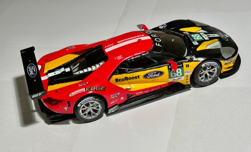 Revelle Scale Model: Ford GT Le Mans Winner 2017, 88 parts, 63 decals ...