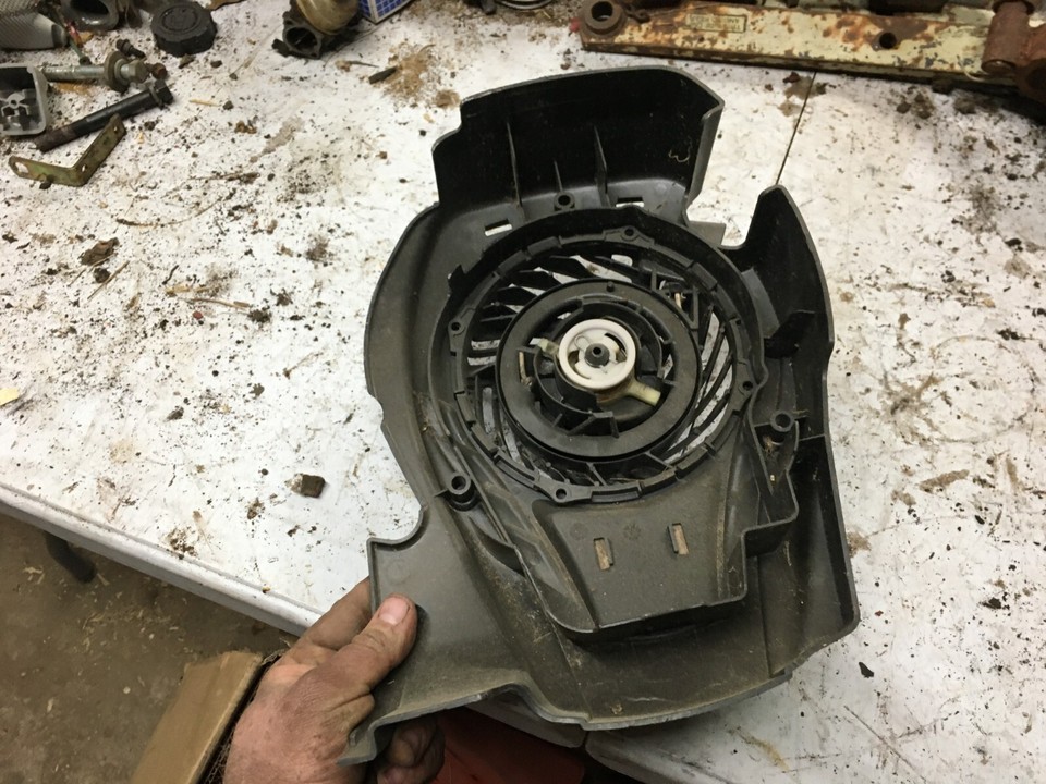 Briggs & Stratton Engine 550E Recoil Starter Shroud 596457 593959 Yard ...