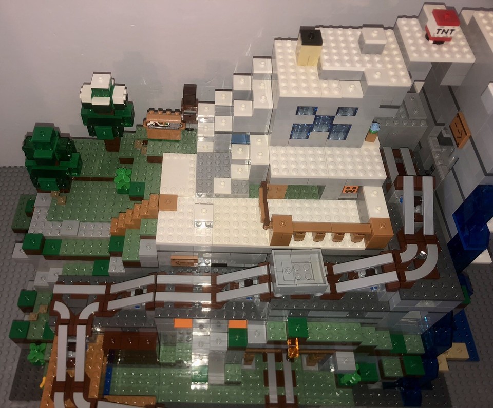 Lego 21137 Minecraft The Mountain Cave Complete Set With All ...