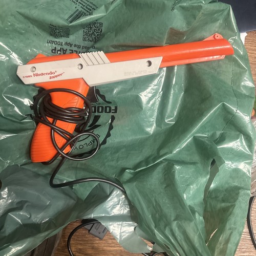 Original Nintendo Zapper Laser Gun Controller NES-005 Orange | eBay