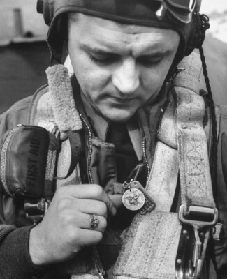 WW2 WWII Photo US Pilot Shows Good Luck Medallion World War Two USAAC ...