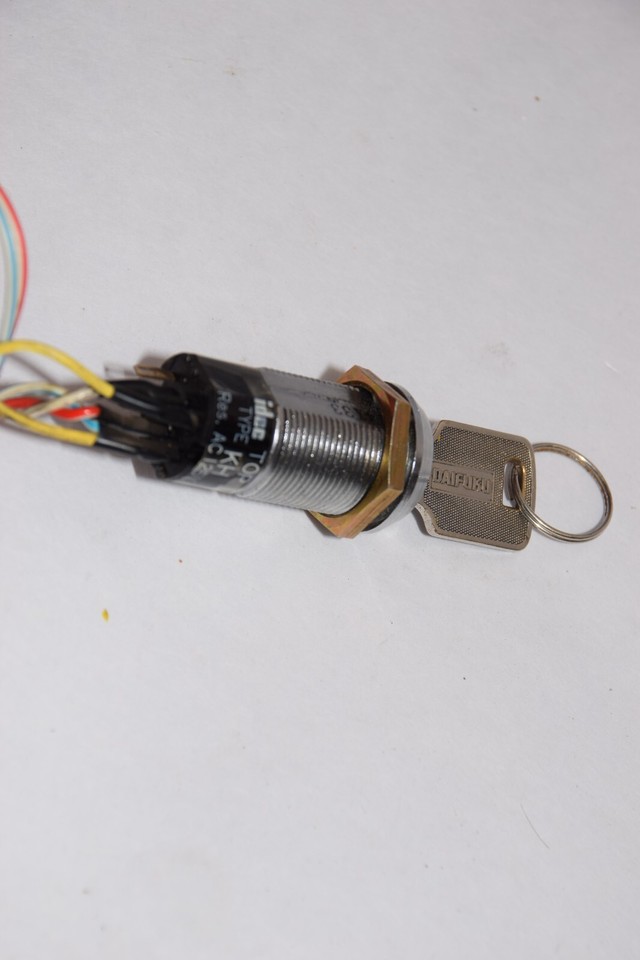 IDEC TYPE KH 125Vac 1A Key Switch | eBay