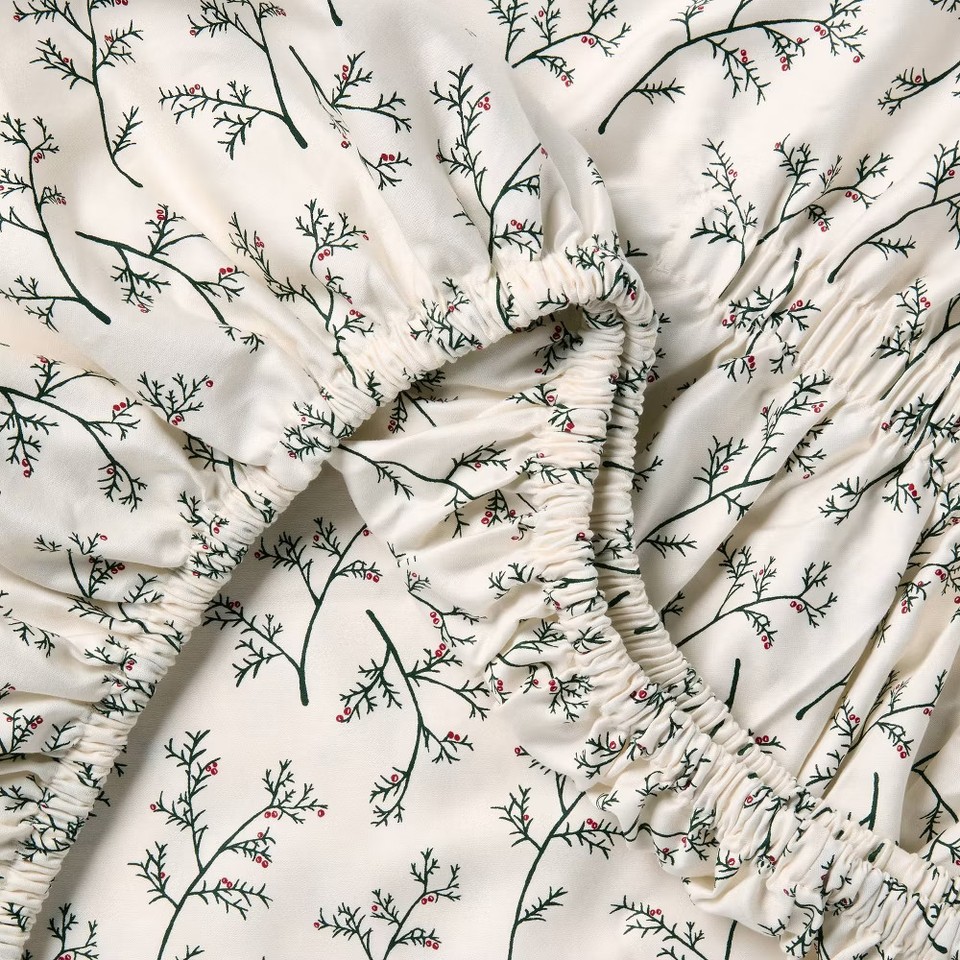 Queen 400 Thread Count Holiday Performance Sheet Set Holly - Threshold ...
