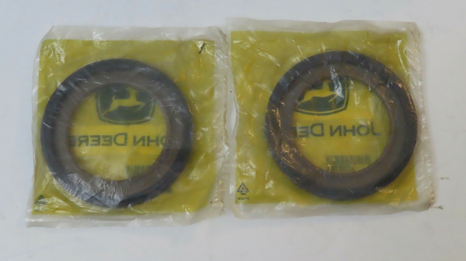 2 GENUINE OEM JOHN DEERE AXLE SHAFT SEAL AT20703 NEW | eBay