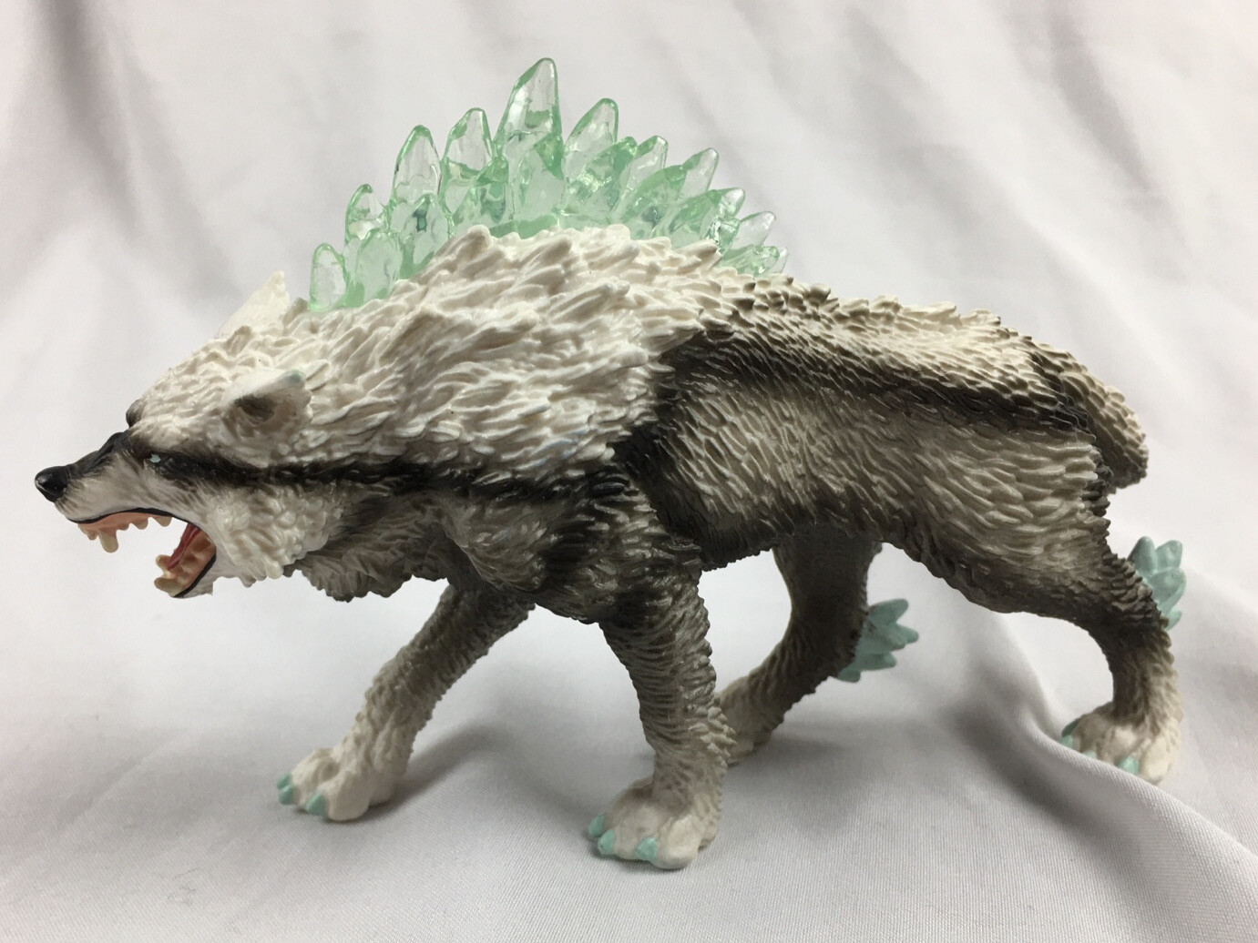 Schleich Eldrador Creatures SNOW WOLF Multicolor Figure 42452 Pre-owned ...