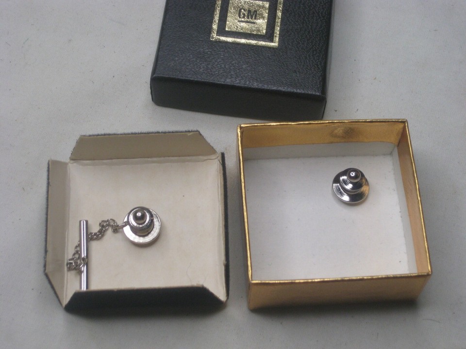 vintage GM General Motors service award lapel pin tie tack 20 year D.E ...