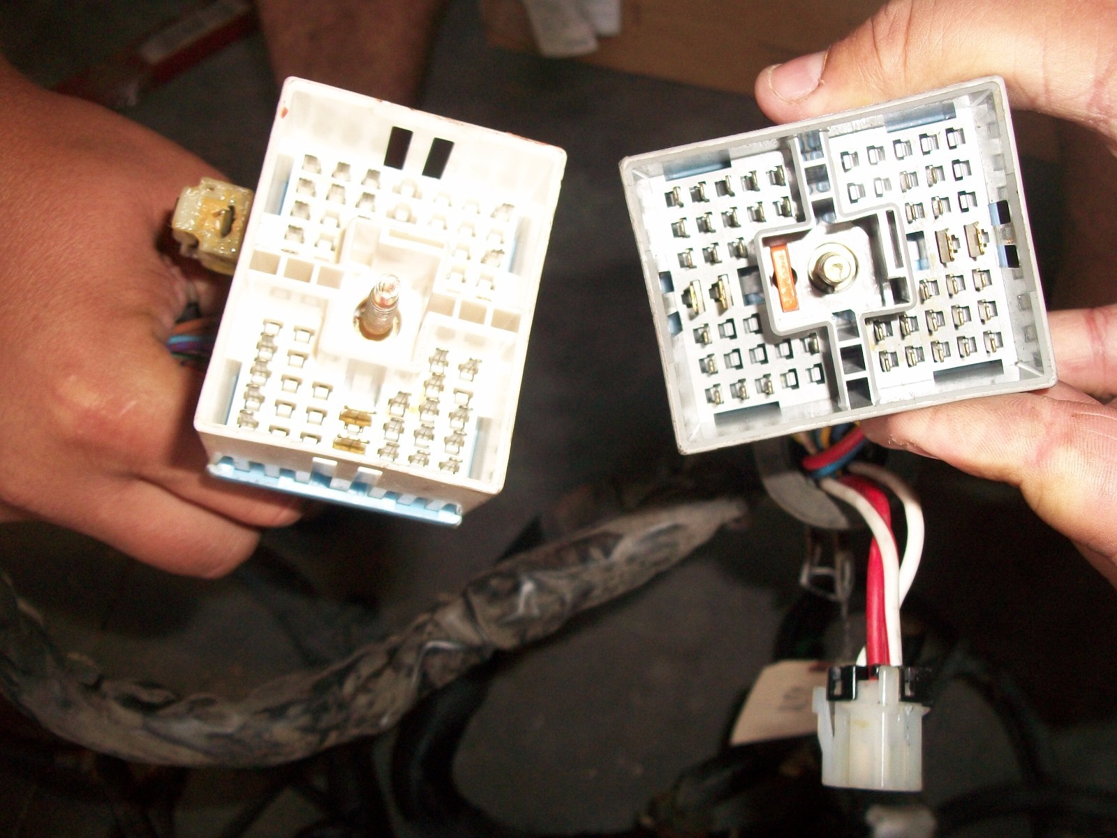 2002 GMC WT5500 FRR ISUZU FRAME WIRING HARNESS FRONT HEADLIGHT CLIP | eBay