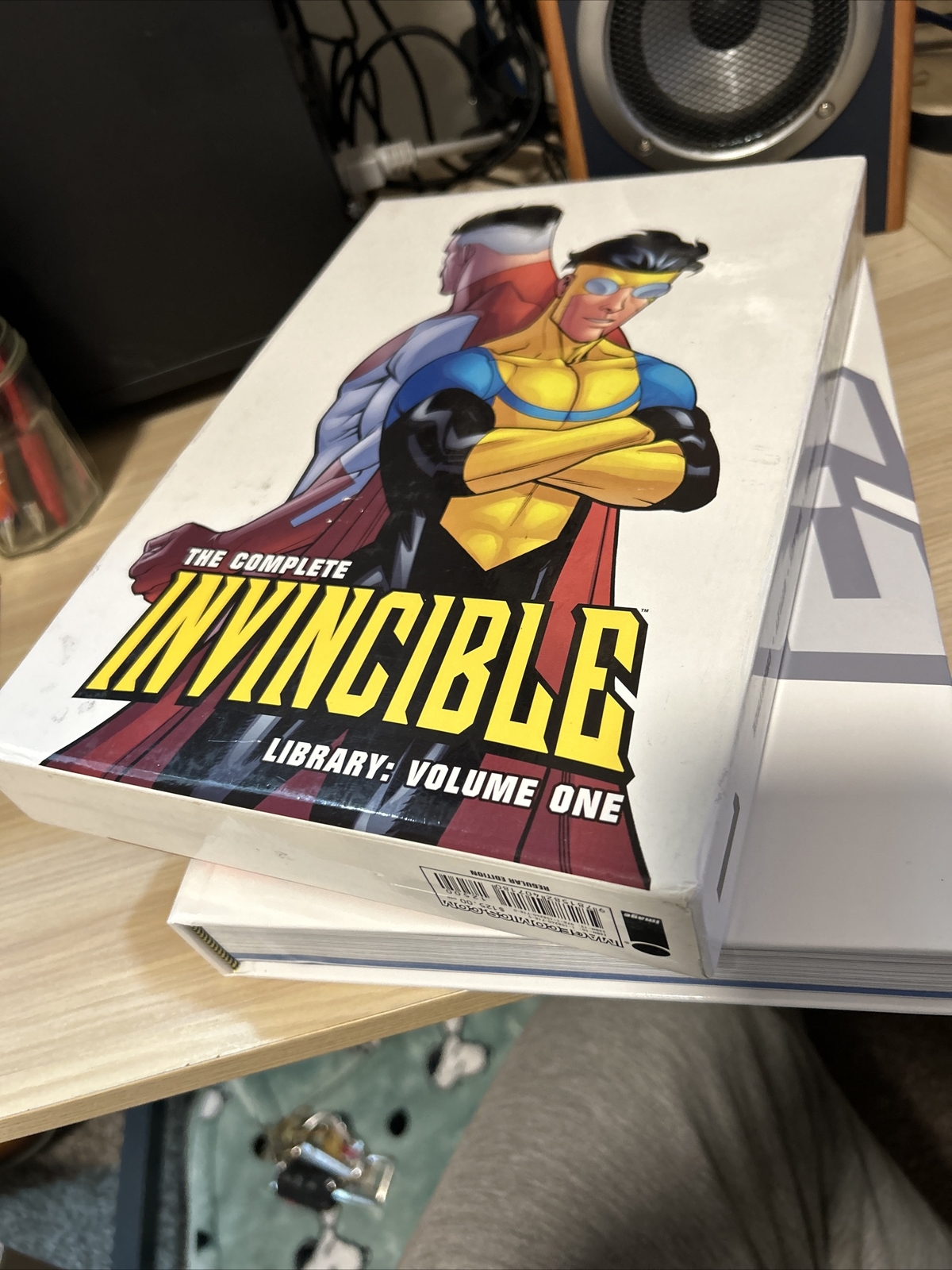 The Complete Invincible Library: Volume 1 Kirkman Walker Ottley Crabtree | eBay