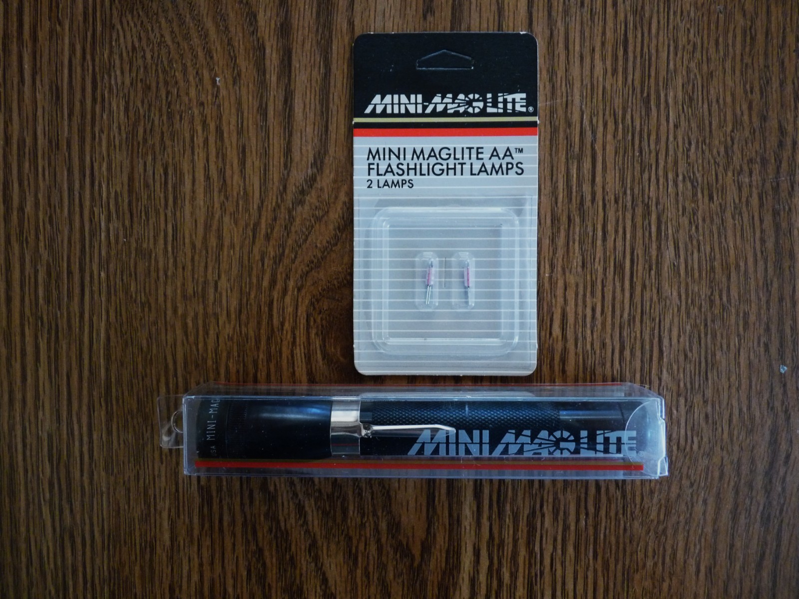 Black Mini Maglite 2AA Incandescent Flashlight NIP With Pack of Extra ...