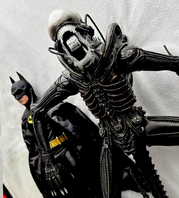 Batman vs Alien 1/4 Scale Lot, 2 Figures. Action Figure Alien Xenomorph ...