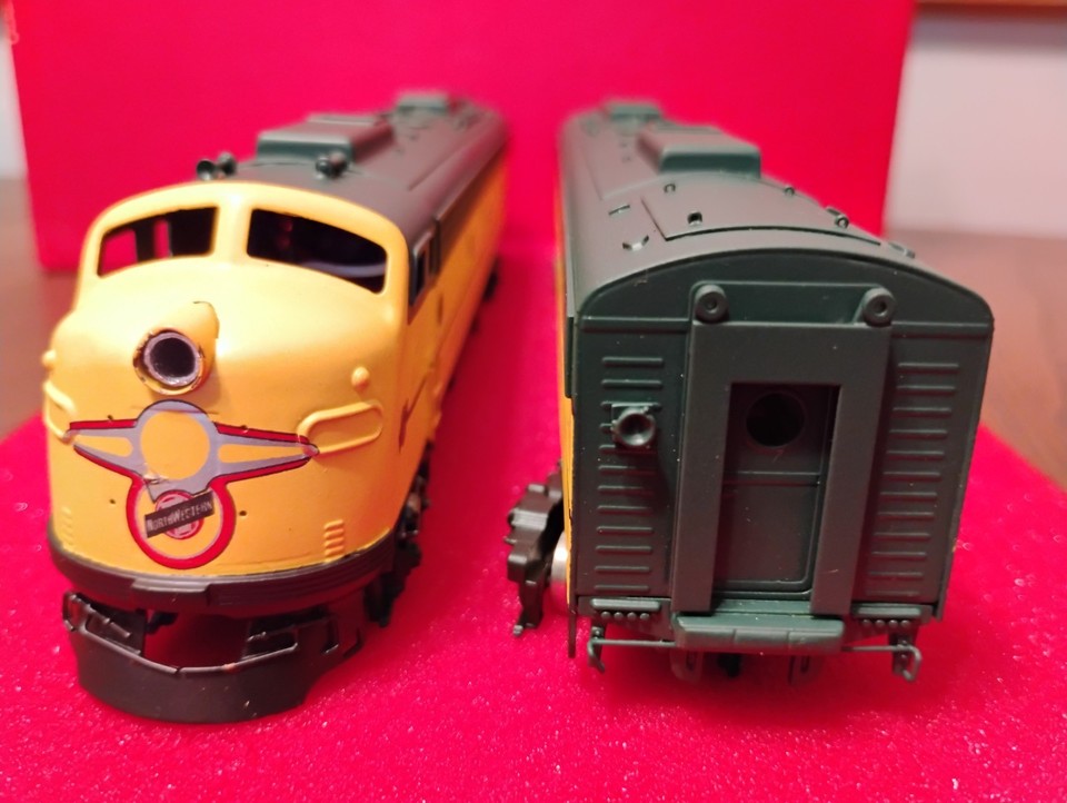 HO Scale BRASS DCC Chicago And Northwestern EMD E8 AB Diesel Set ...