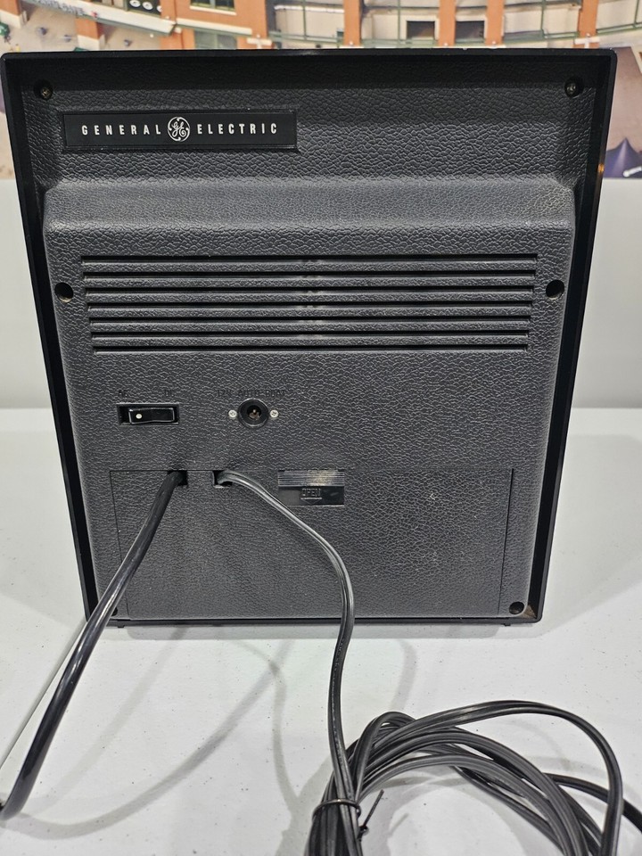 General Electric GE Portable Three Way Power 8-Track Player Model M ...