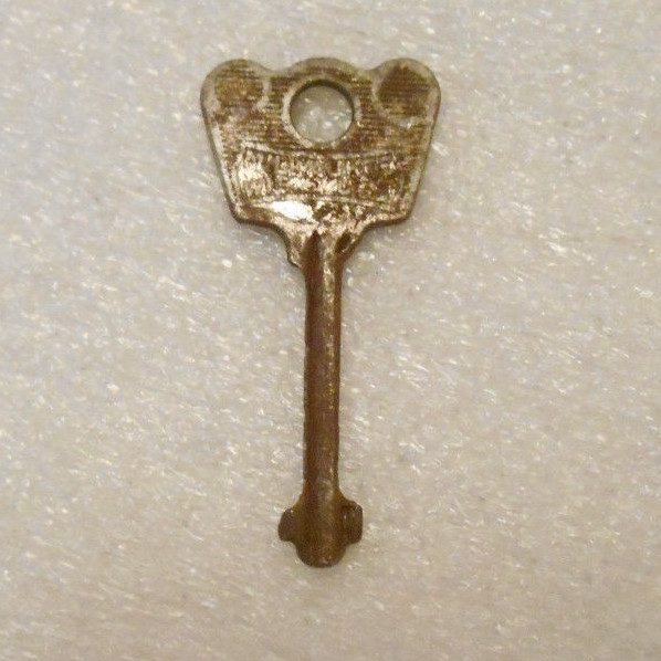 Vintage Old Antique Master Lock Co Flat Padlock Lock Key Crude Look No ...