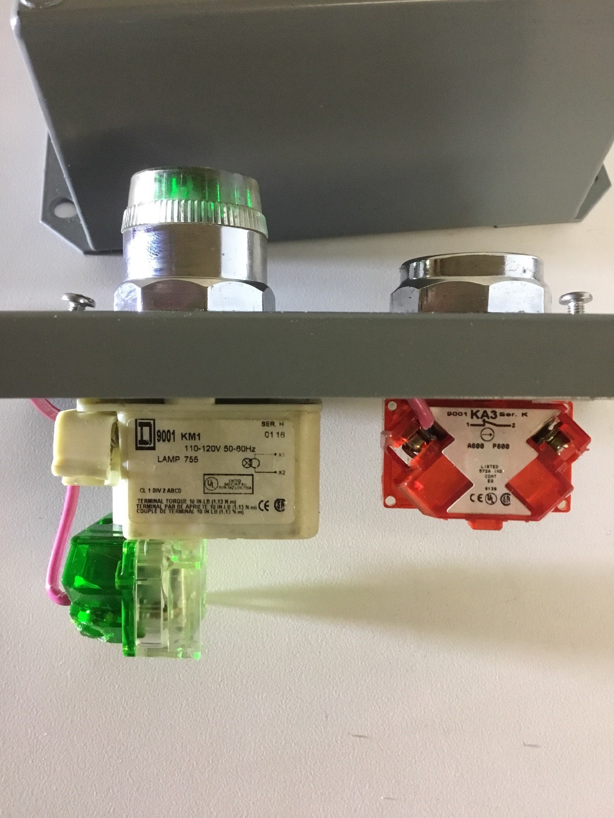 Square D 9001 Ky2 Enclosure. With 9001 Km1 Green Switch And 9001. Ka3 ...