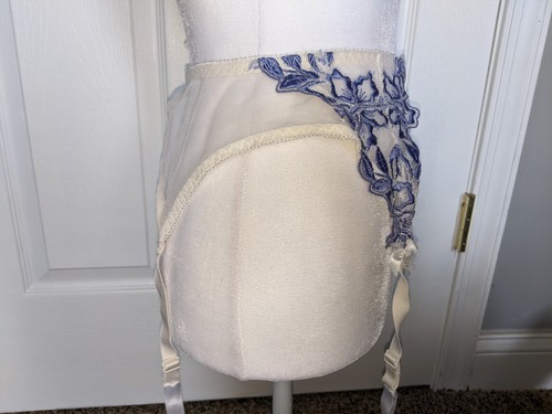 Antinea Embroidered Garter Belt S/ M | eBay