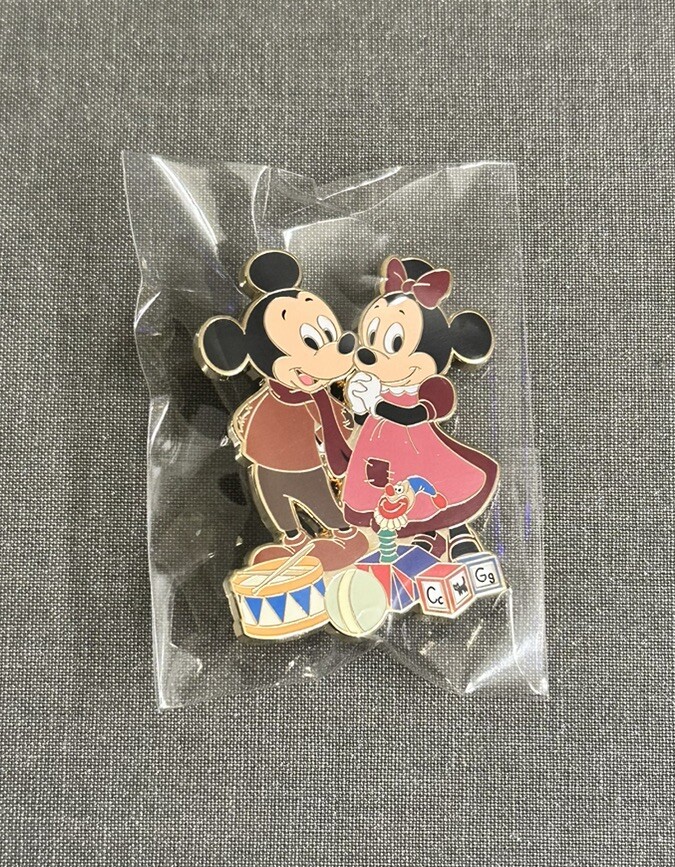 Disney DSF DSSH Toys For Tots 2023 Christmas Carol Cratchit Kids Mickey ...
