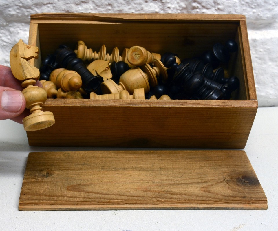 Vintage Set of Wooden Chess Men & Box. Beautiful Hand Crafted Pieces ...