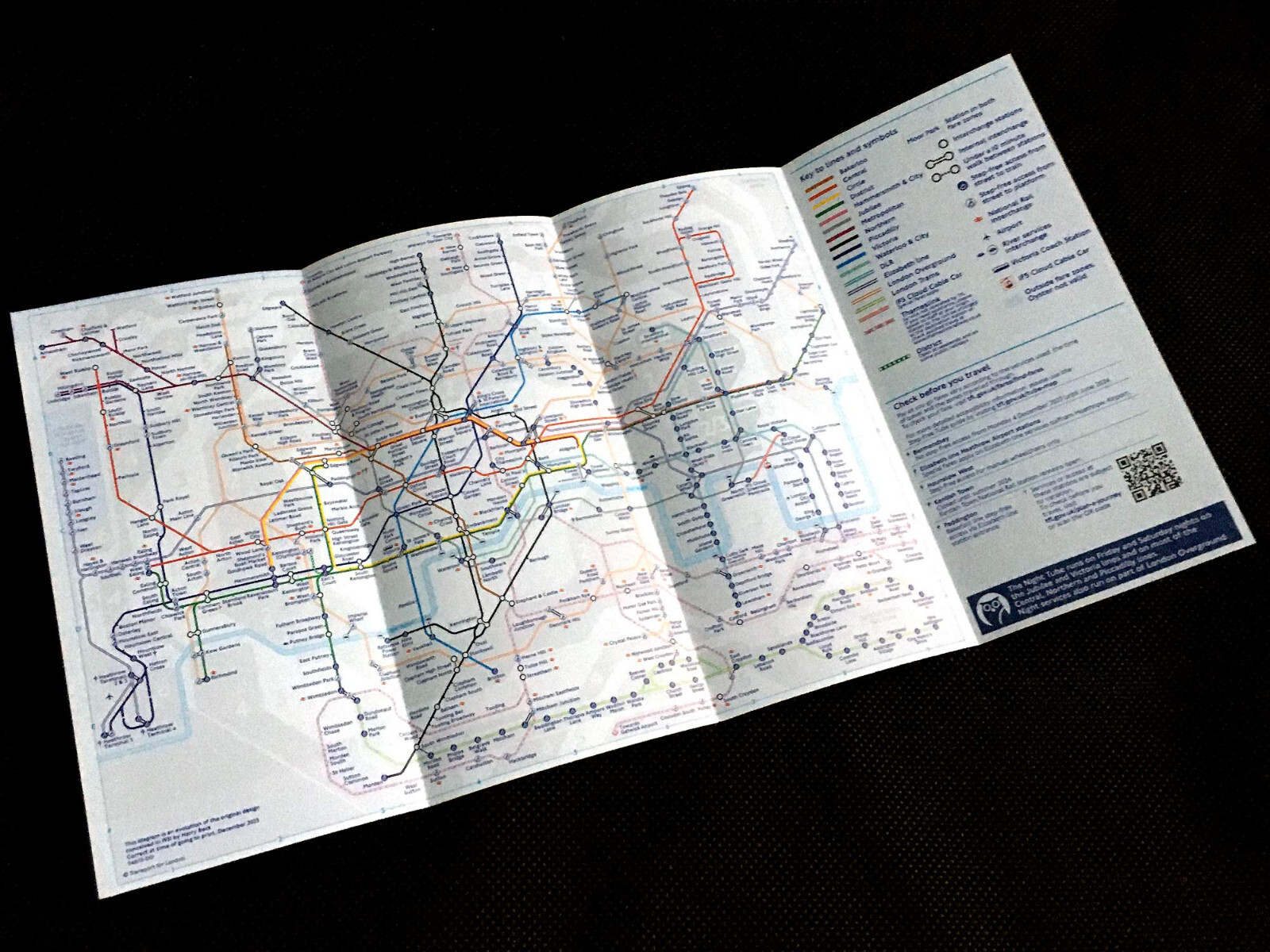 2 x London Underground pocket tube maps - December 2023. Santander ...