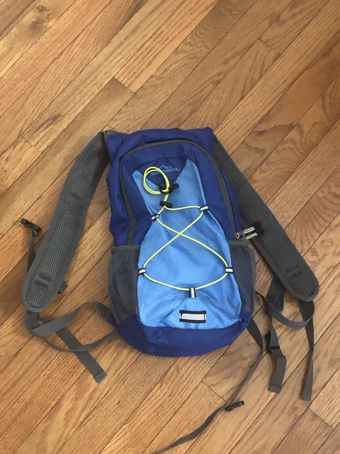 Adventuridge Lightweight 2 Liter Hydration Backpack With Microban ...