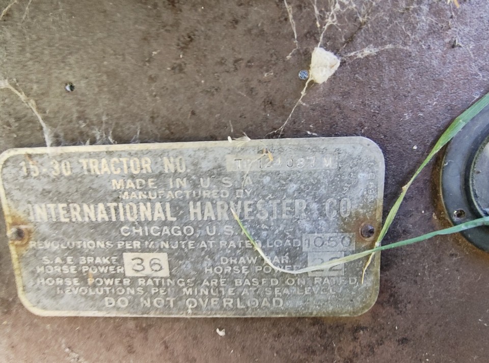 Mc CORMICK -DEERING VINTAGE ANTIQUE TRACTOR OLD METAL WHEELS IN FRONT ...