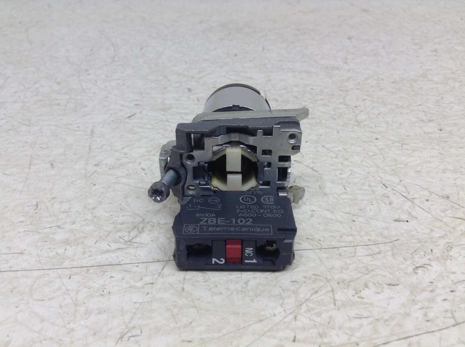 Telemecanique Schneider ZBE-102 Key Selector Switch ZBE102 (TSC) | eBay